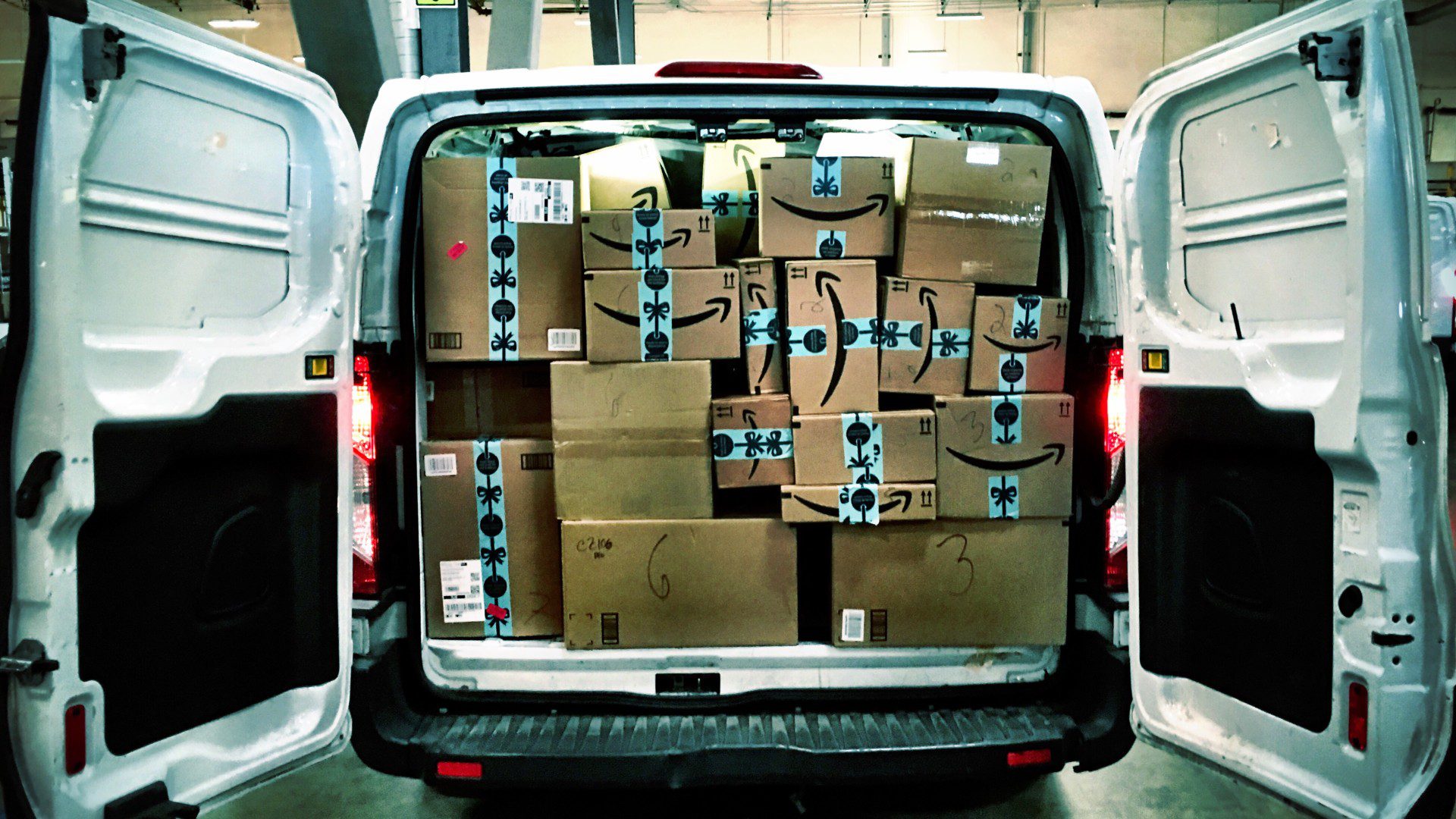 COVID-19 cases push Amazon to delay office return to 2022 | UNLEASH