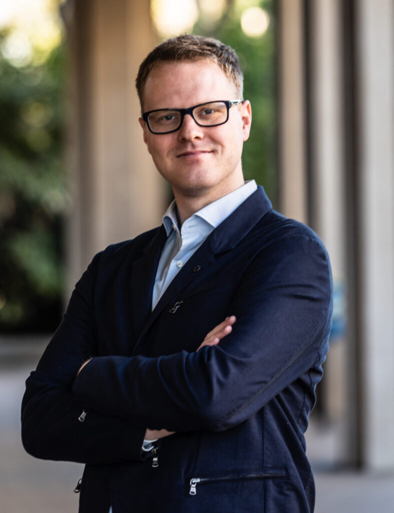 Leading with Intelligence: The People Leader Experience in AI-Enhanced ...